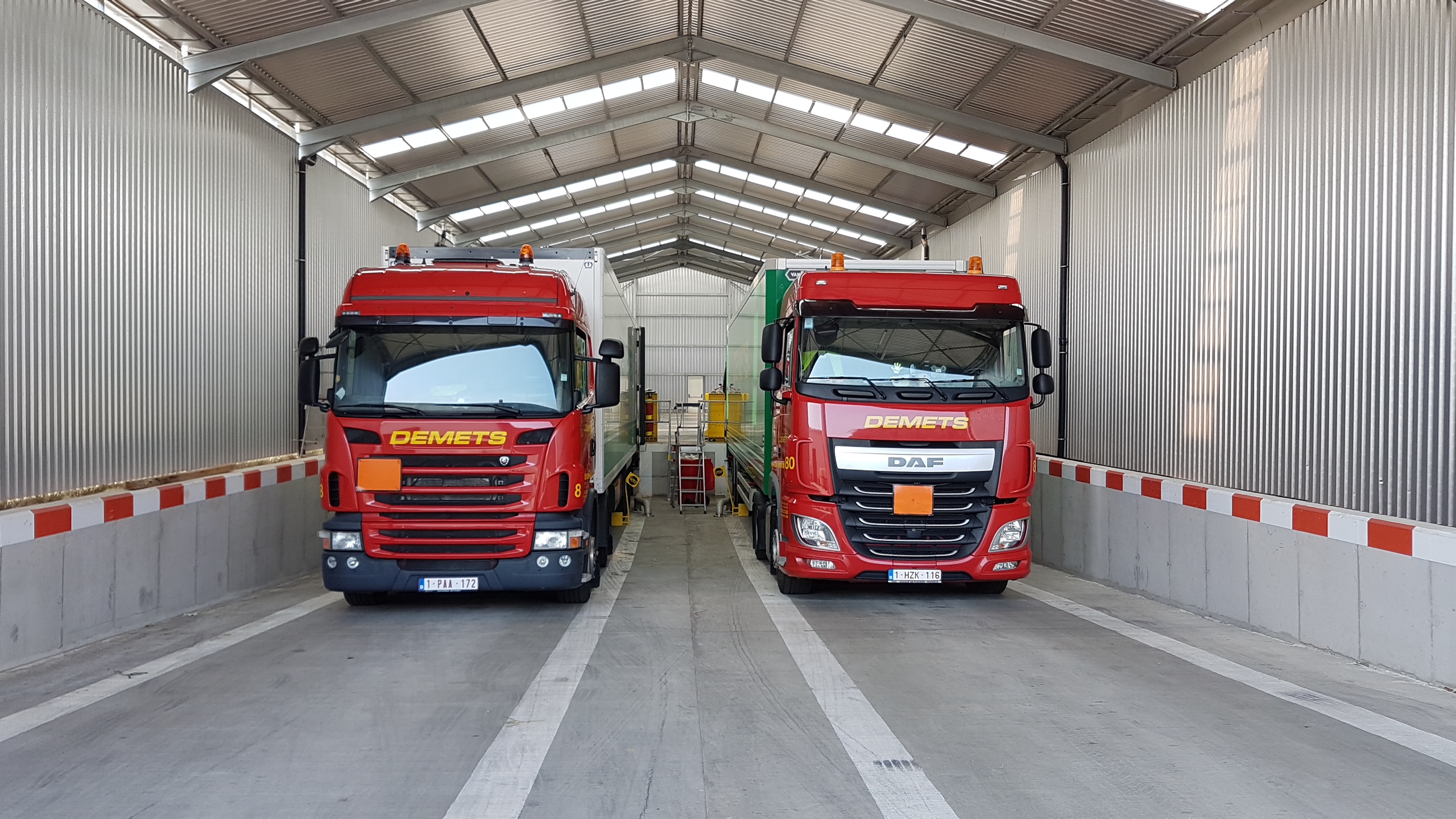 Transport under ADR with closed semi-trailers | Demets